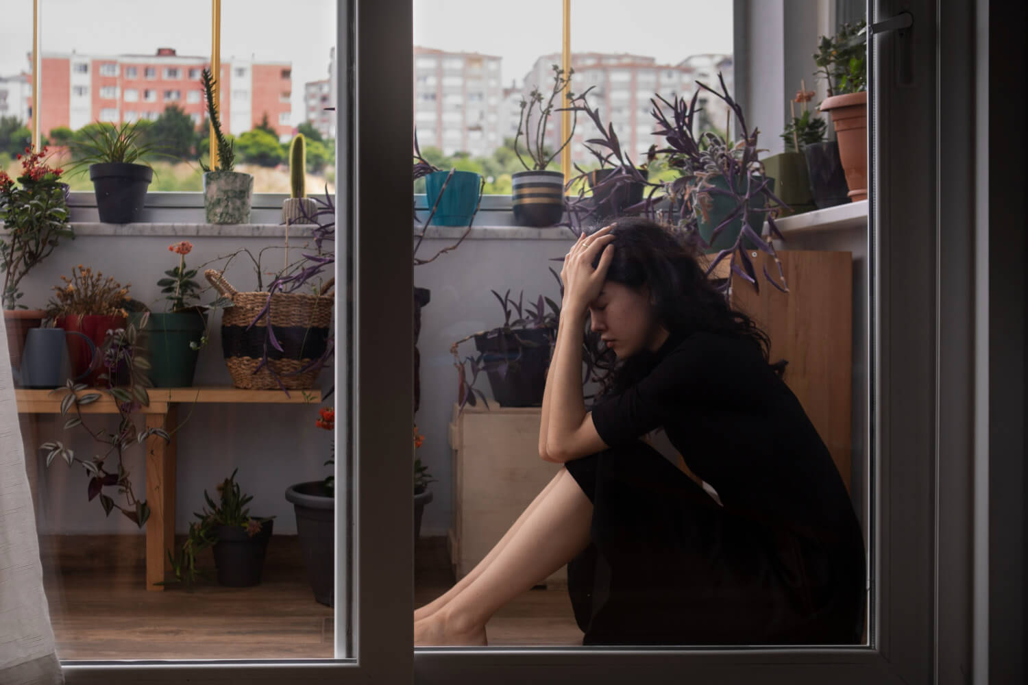 ¿Por qué me siento sola? ¡Las principales razones! - Terapify